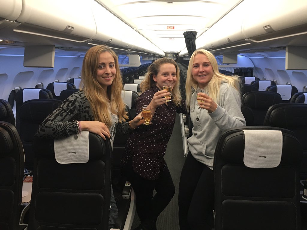 Alone on board of the plane, these three girls had the best flight of ...