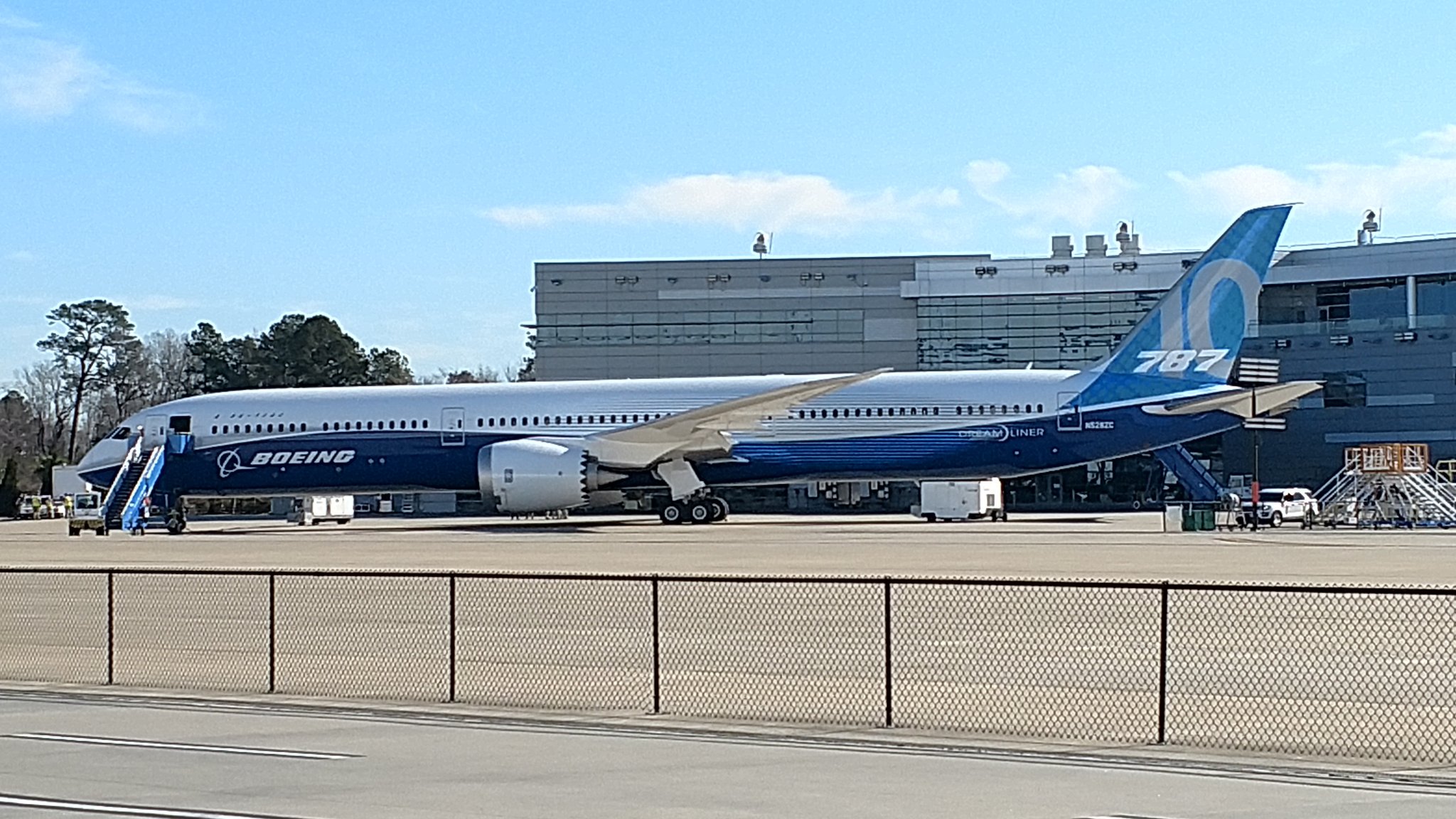 Boeing 787-10 Dreamliner rolled out today! - Aviation24.be